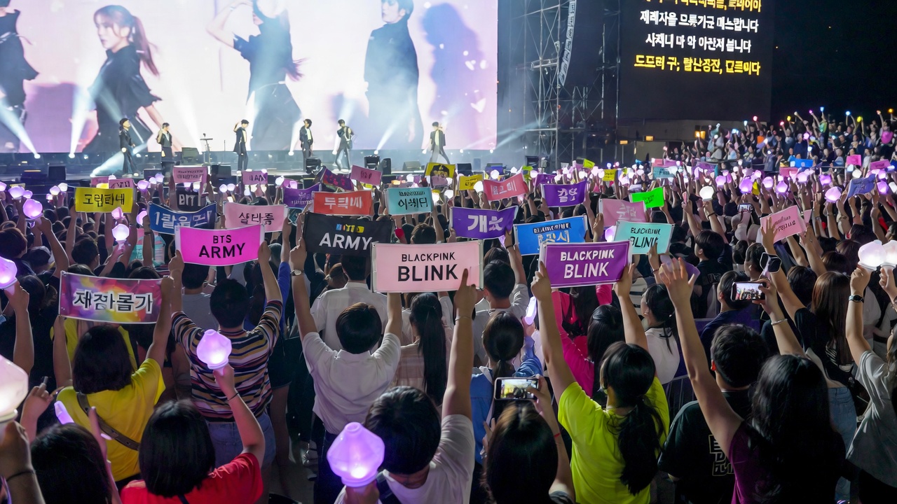List of Kpop Fandoms: Names & Meanings 2026 Guide